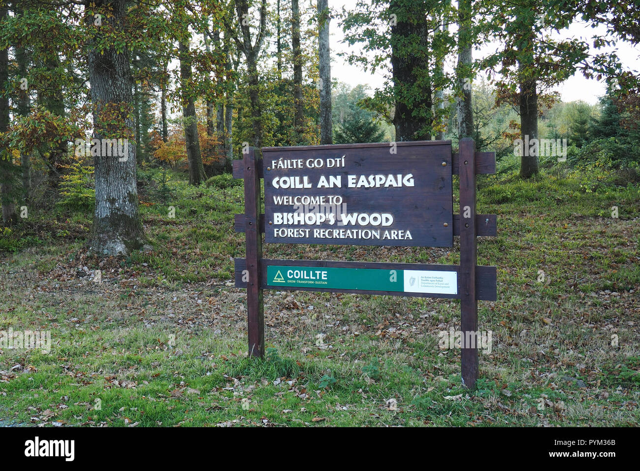Welcome sign at entrance to bishops wood hi-res stock photography and ...