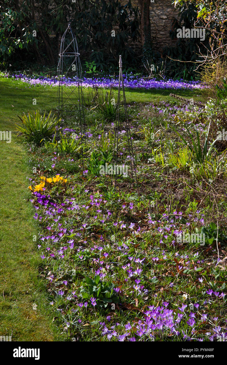 Garden obelisk hi-res stock photography and images - Alamy