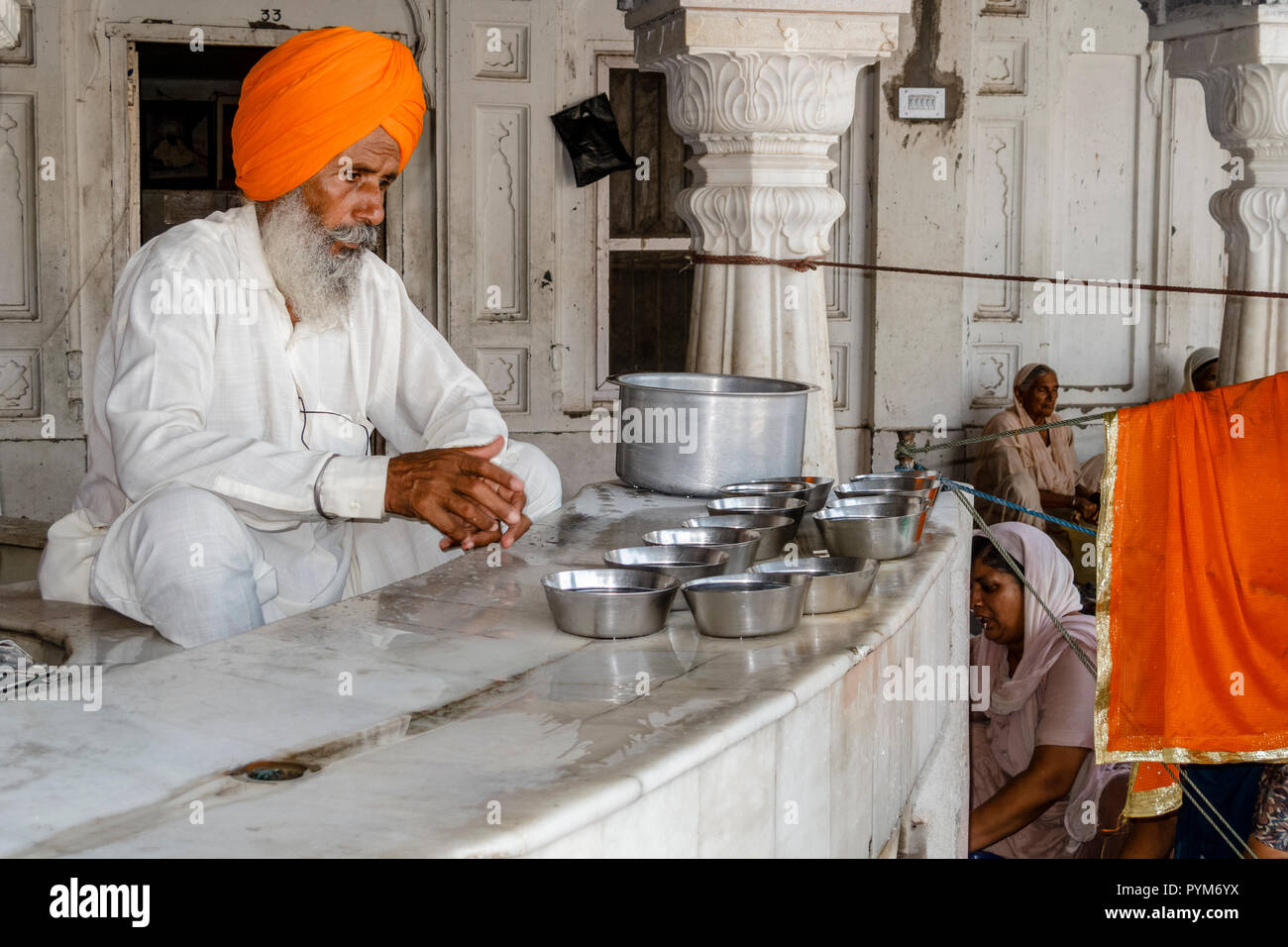 Langar sikh hi-res stock photography and images - Alamy