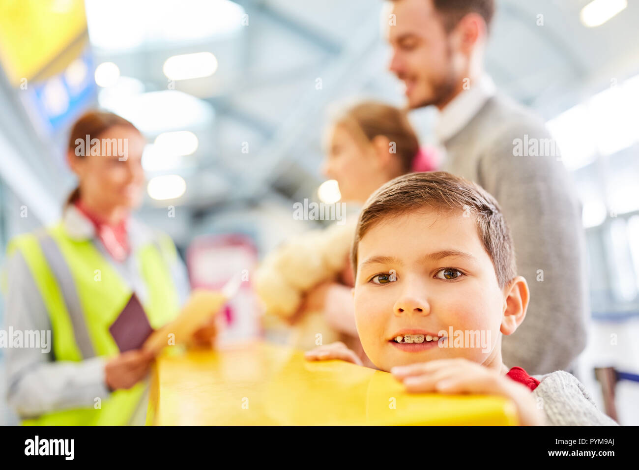 Check in counter of terminal hi-res stock photography and images - Alamy