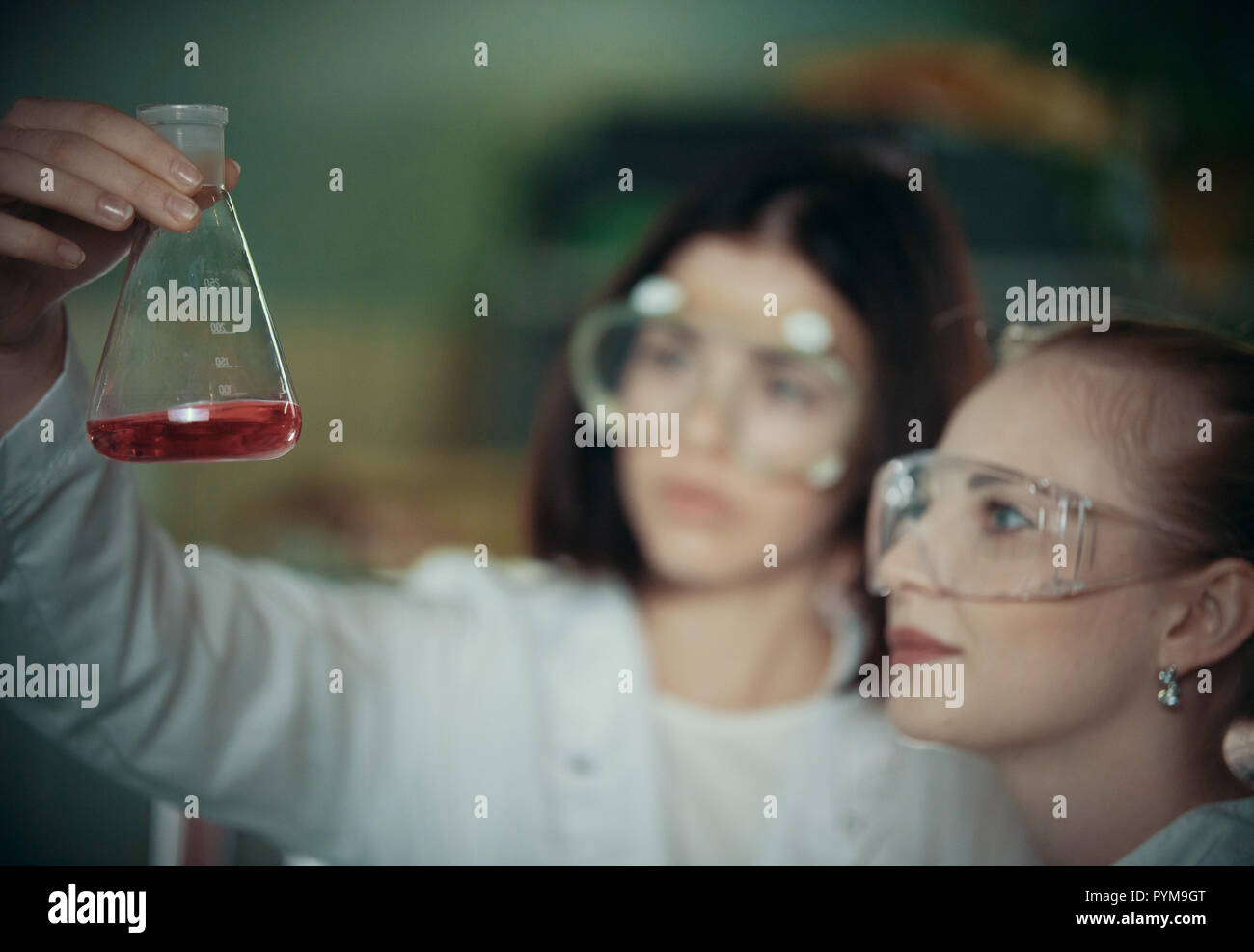 Chemical laboratory two young woman hi-res stock photography and images ...