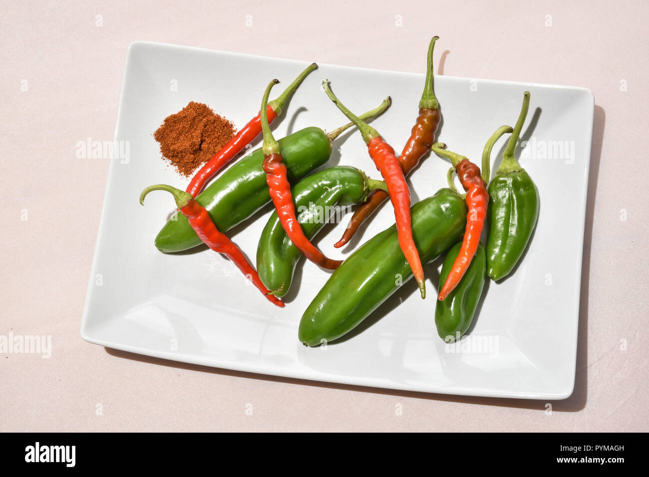 Red and green chillies hi-res stock photography and images - Alamy
