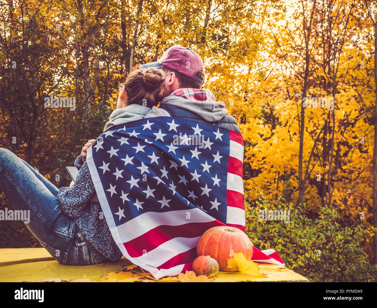 Happy married couple holding the US flag Stock Photo - Alamy