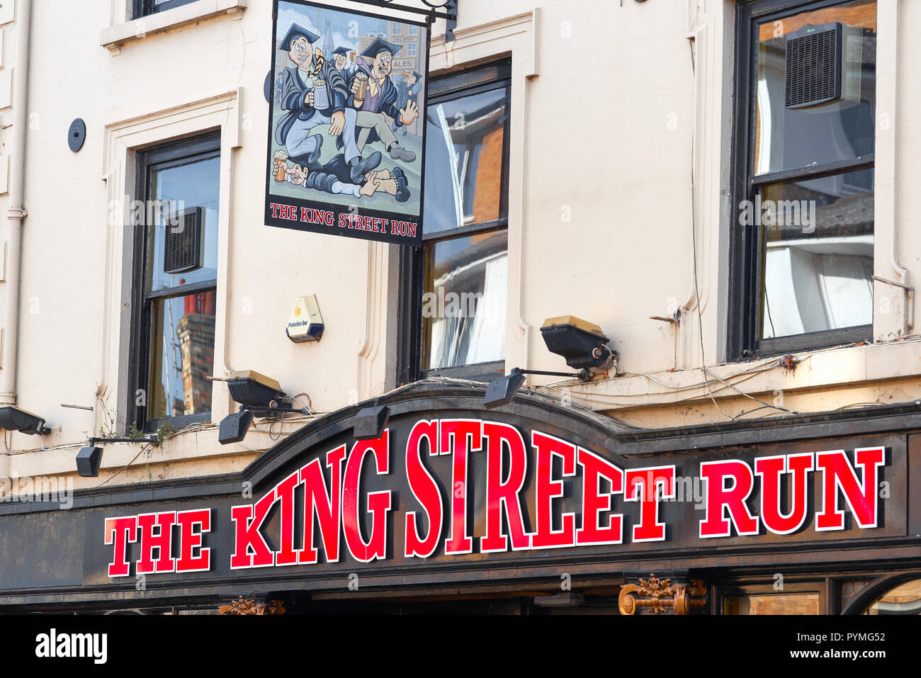 Run down pub hi-res stock photography and images - Alamy