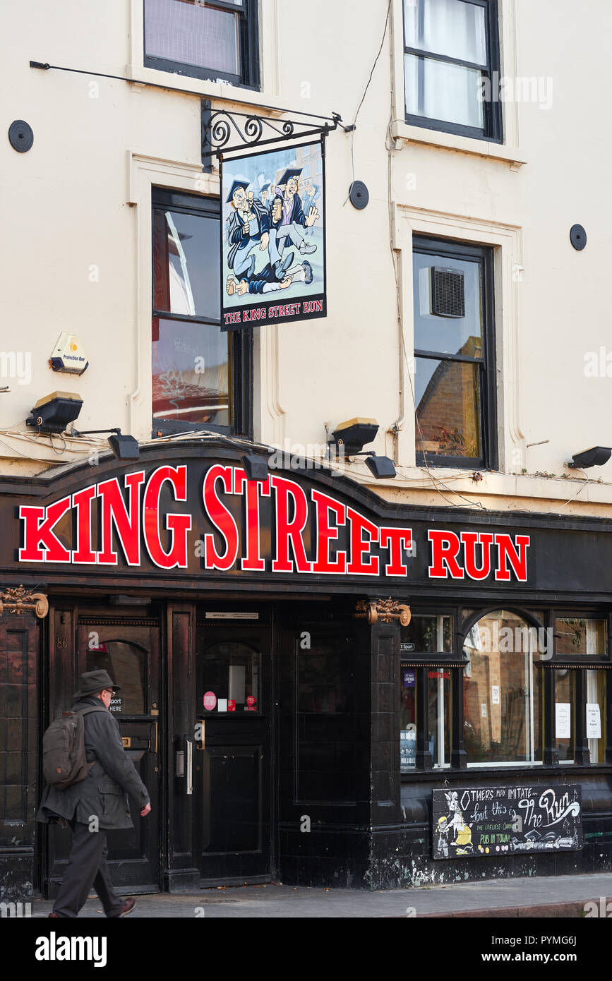 Run down pub hi-res stock photography and images - Alamy