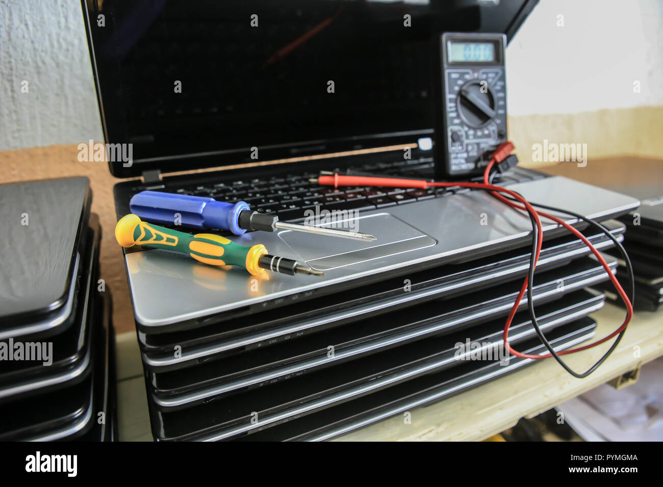 Repair of laptops hi-res stock photography and images - Alamy