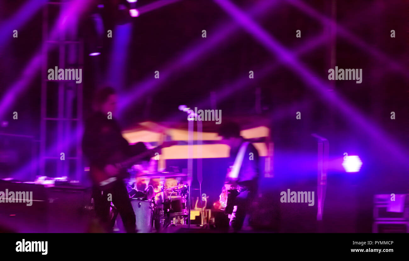 Soft motion blur blurred creativity filter rock band vocalist singer ...
