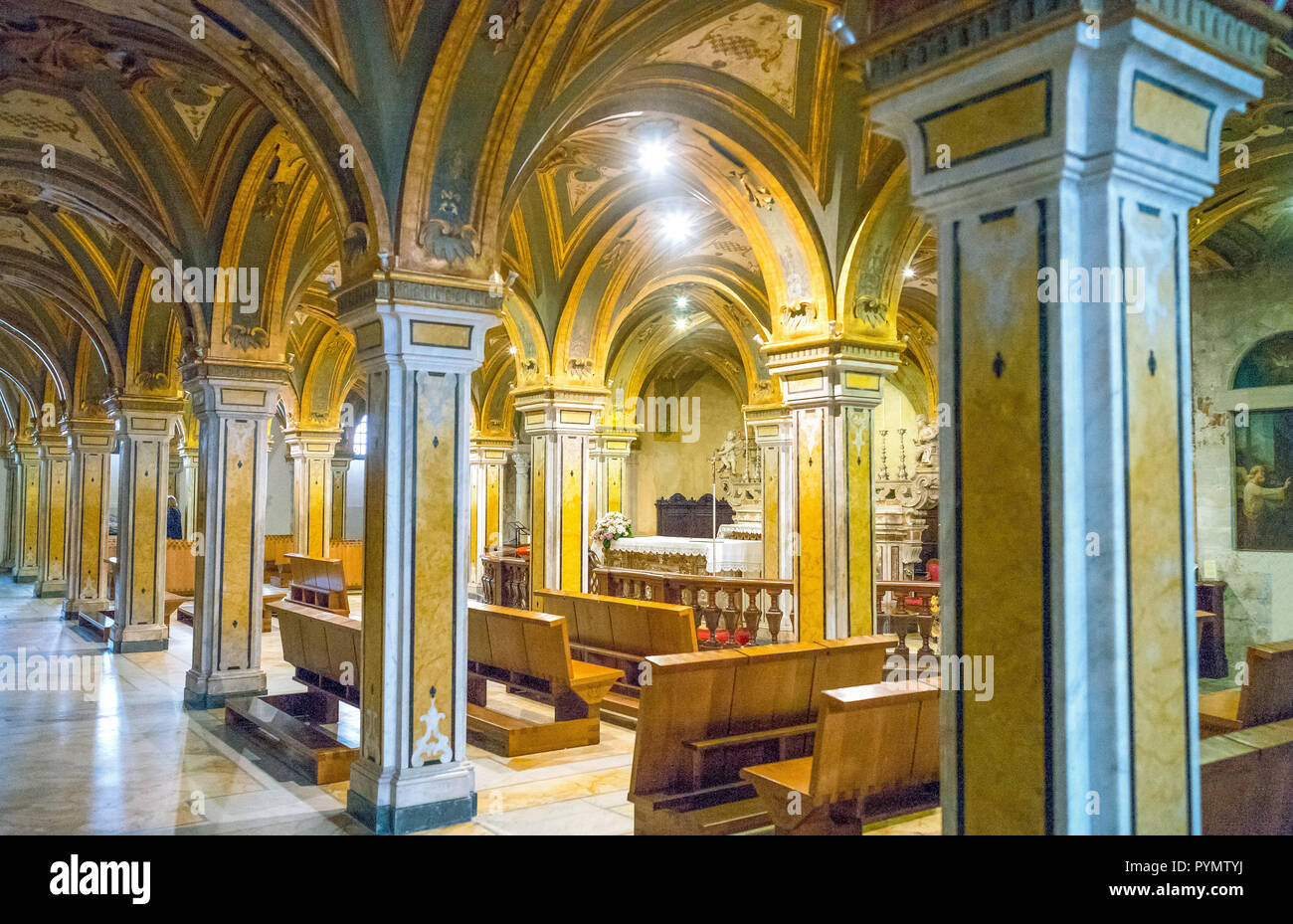 Pillar crypt hi-res stock photography and images - Alamy