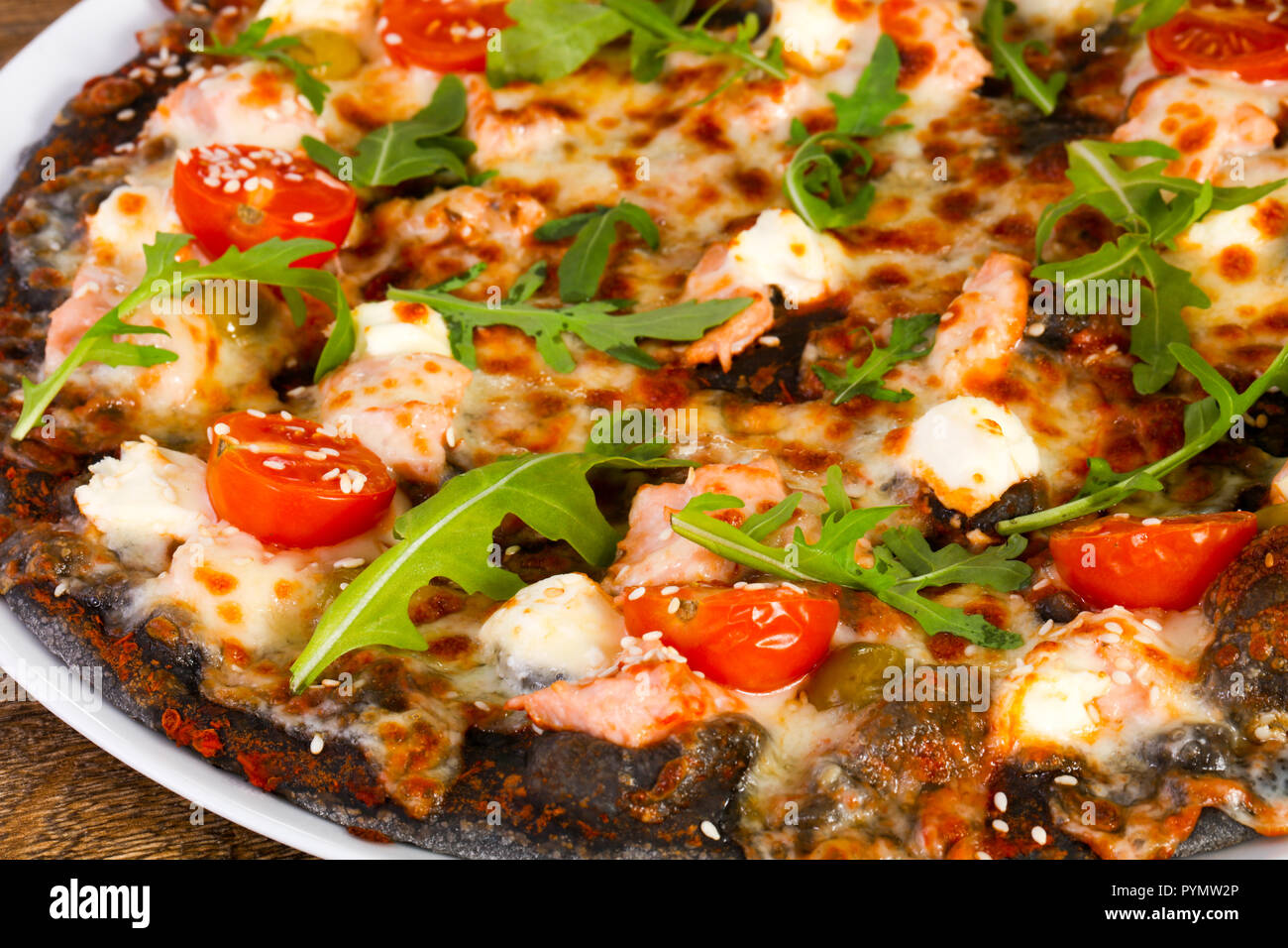 Pizza with salmon and mozzarella with ruccola Stock Photo - Alamy