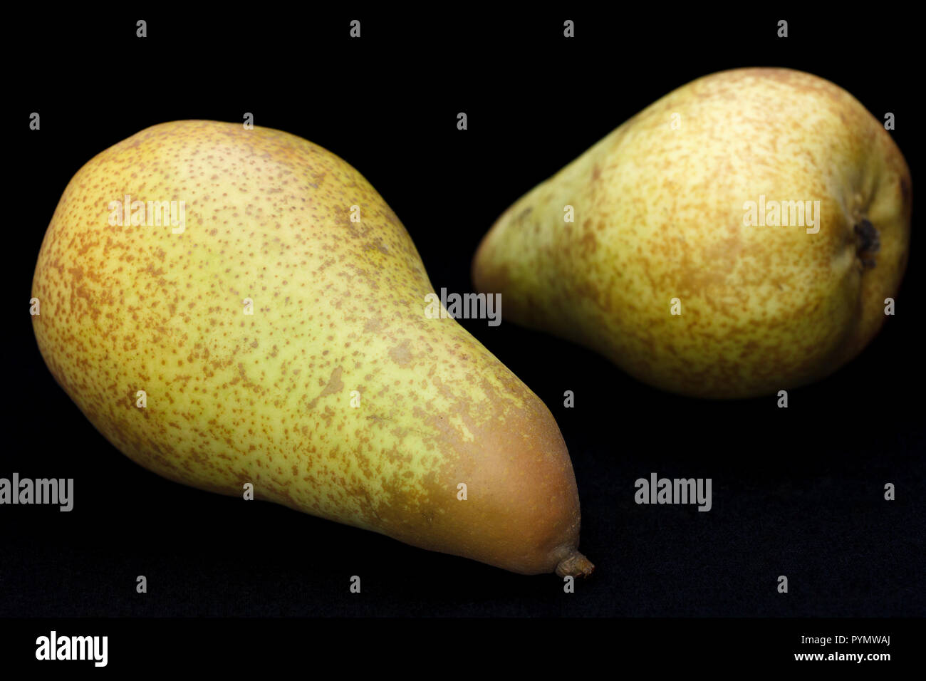 Two whole pears hi-res stock photography and images - Alamy