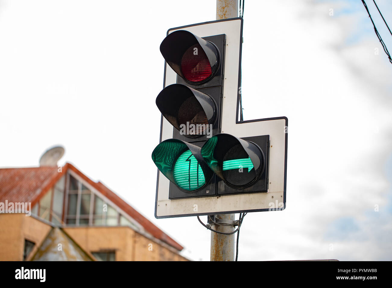 Traffic lights with right arrow. traffic light with green Stock Photo ...