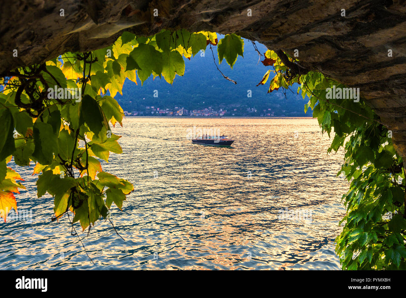 Lake como sunset boat hi-res stock photography and images - Alamy