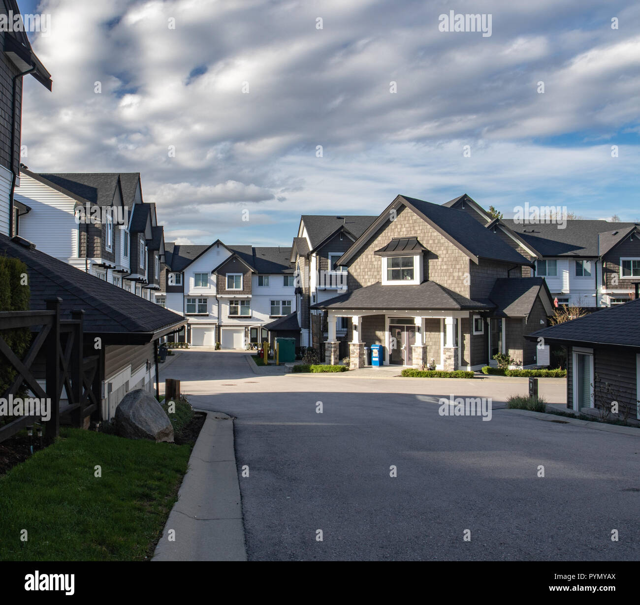 American suburban villa hi-res stock photography and images - Alamy