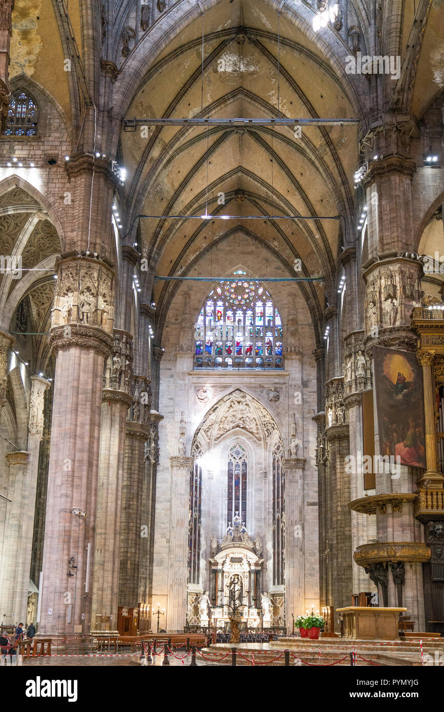 Madonna milan cathedral hi-res stock photography and images - Alamy