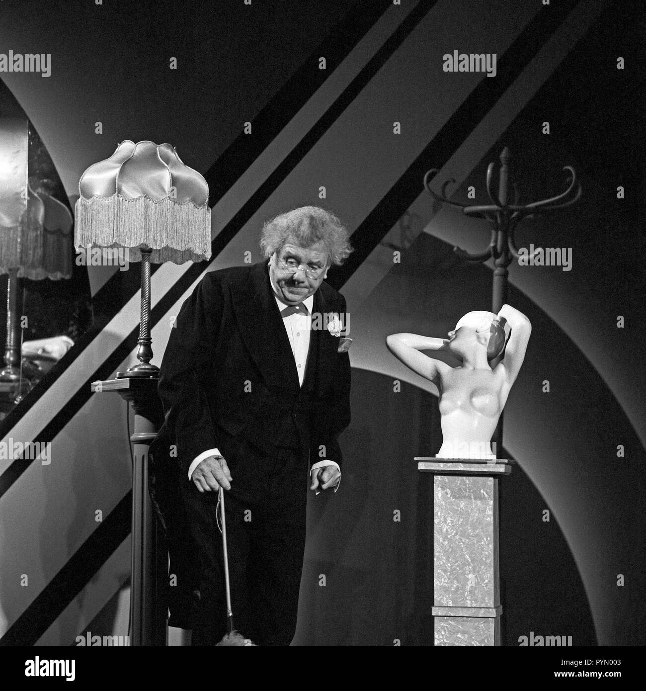 Clown Ossi Noble mit seiner Nummer "Der besessene Trommler" in Hamburg ...