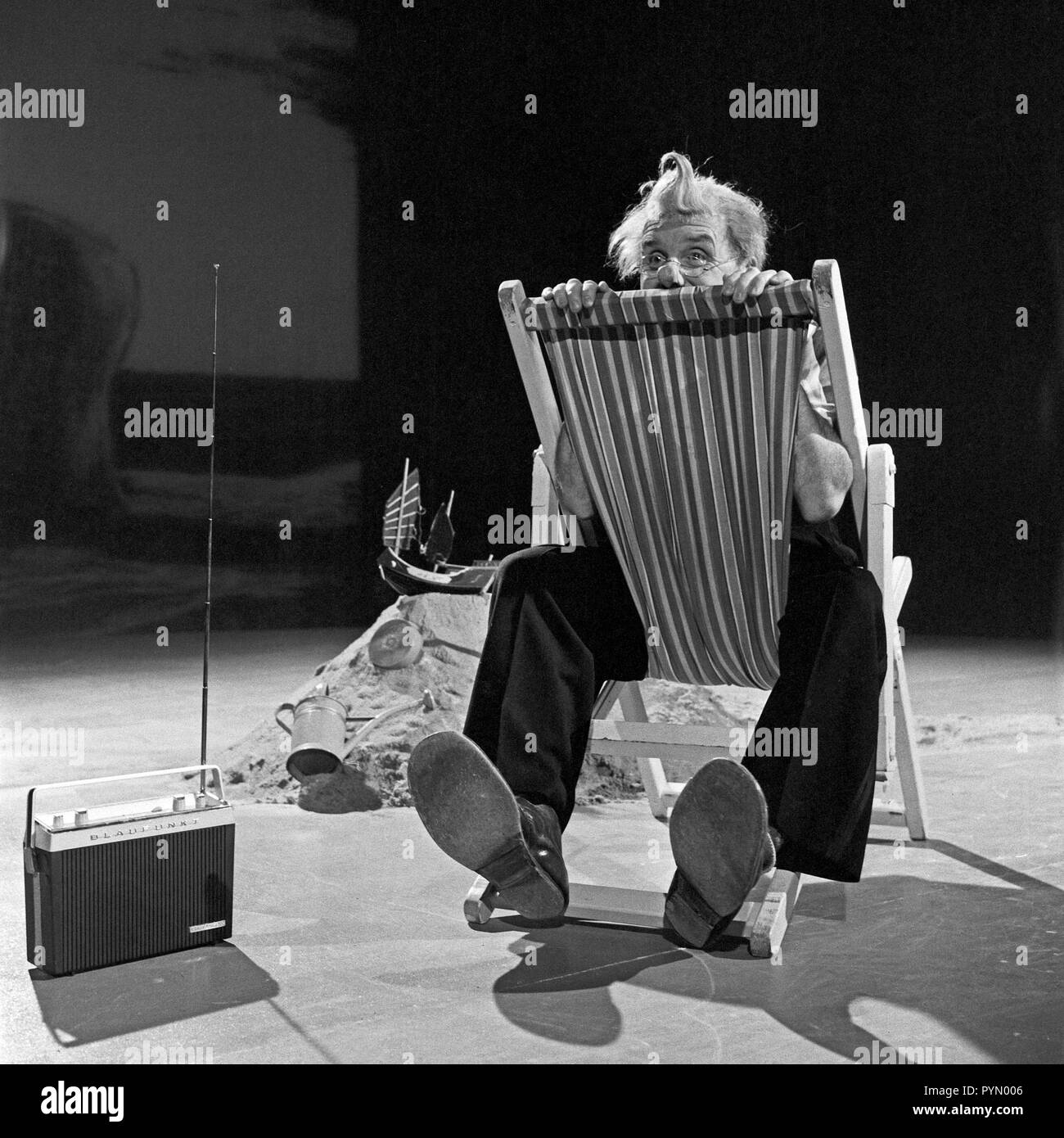 Clown Ossi Noble mit seiner Nummer "Der besessene Trommler" in Hamburg ...