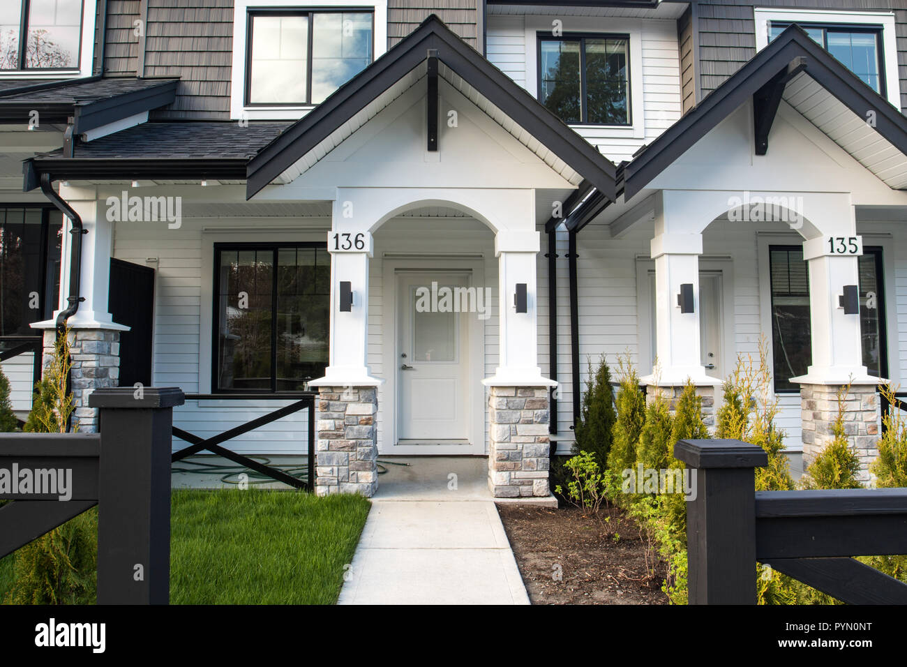 Contemporary suburban hi-res stock photography and images - Alamy