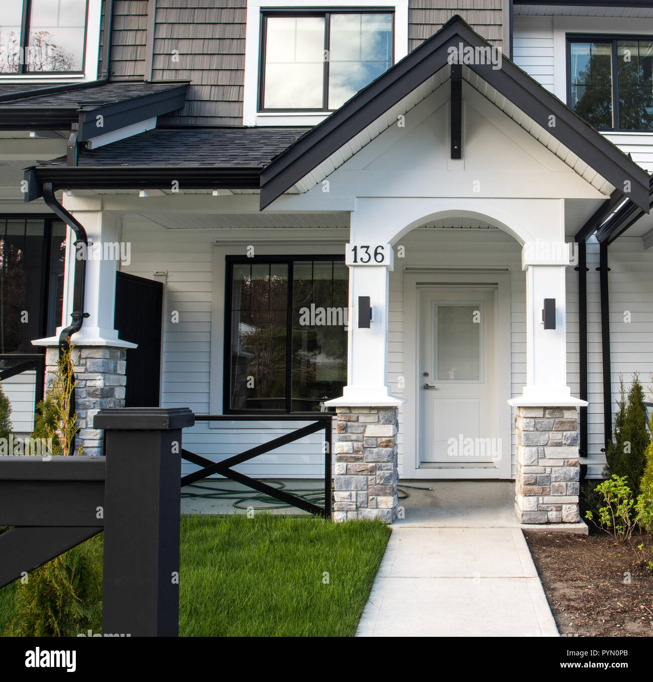 Contemporary suburban hi-res stock photography and images - Alamy