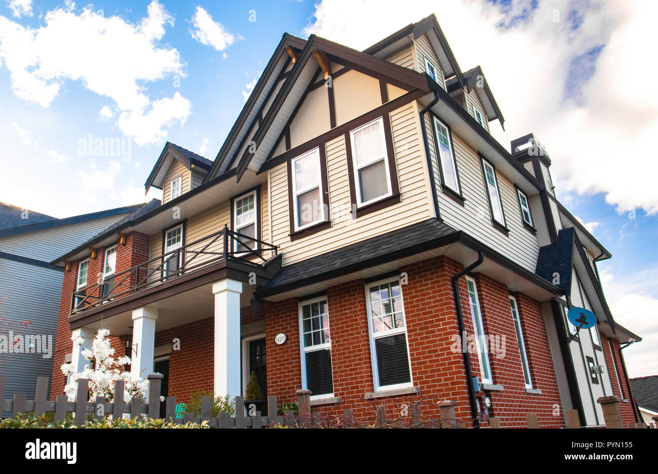 Typical House Flat Roof Built High Resolution Stock Photography and ...