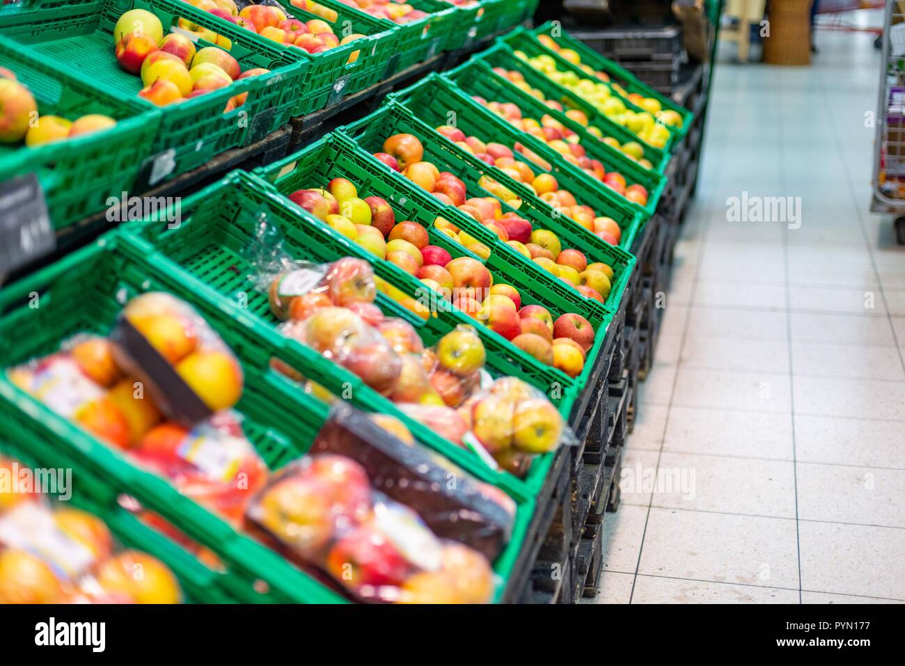 Red and green fresh apples in green plastic box in supermarket Stock Photo - Alamy