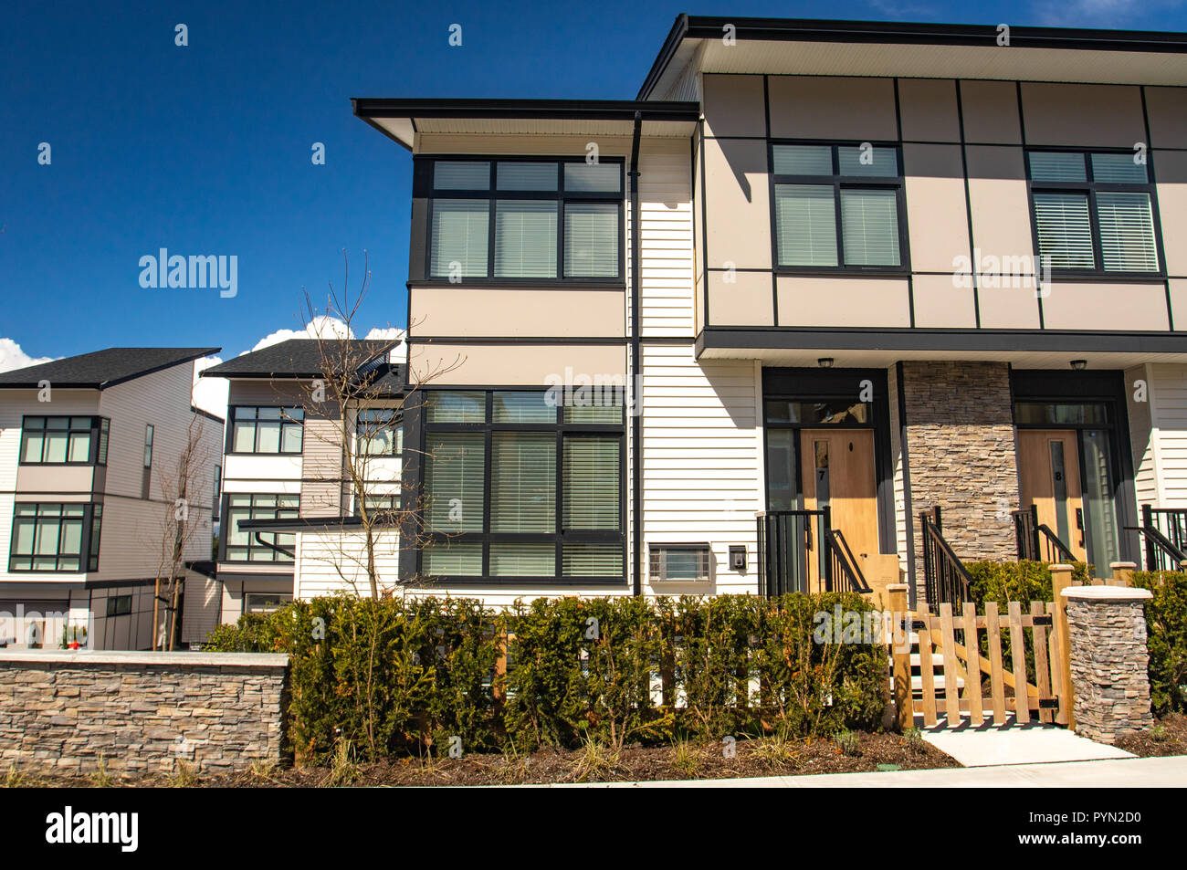 Car driveways hi-res stock photography and images - Alamy