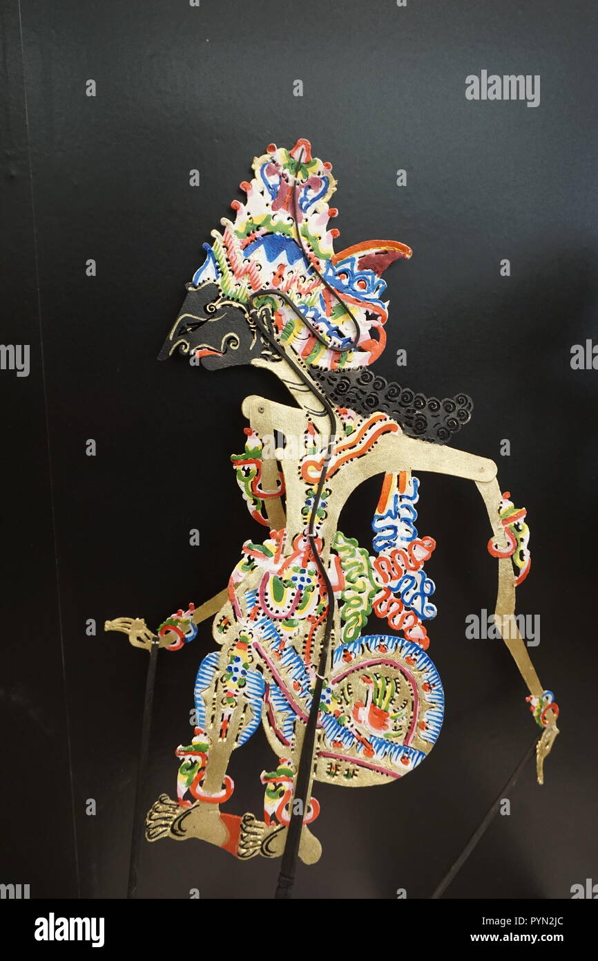 Indonesian shadow puppet of Rama Stock Photo - Alamy