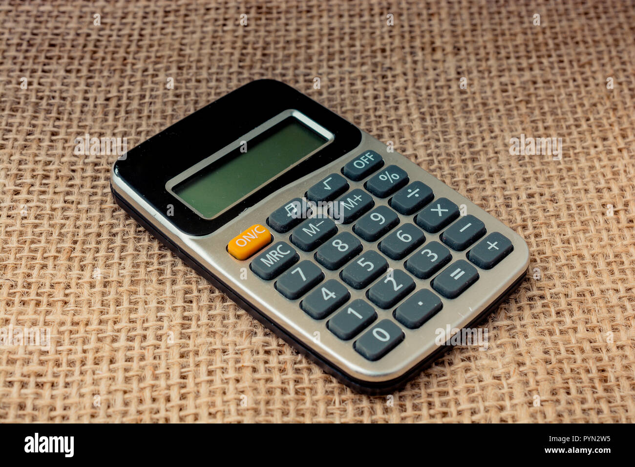 Electronic calculator device for calculations with a keyboard and ...