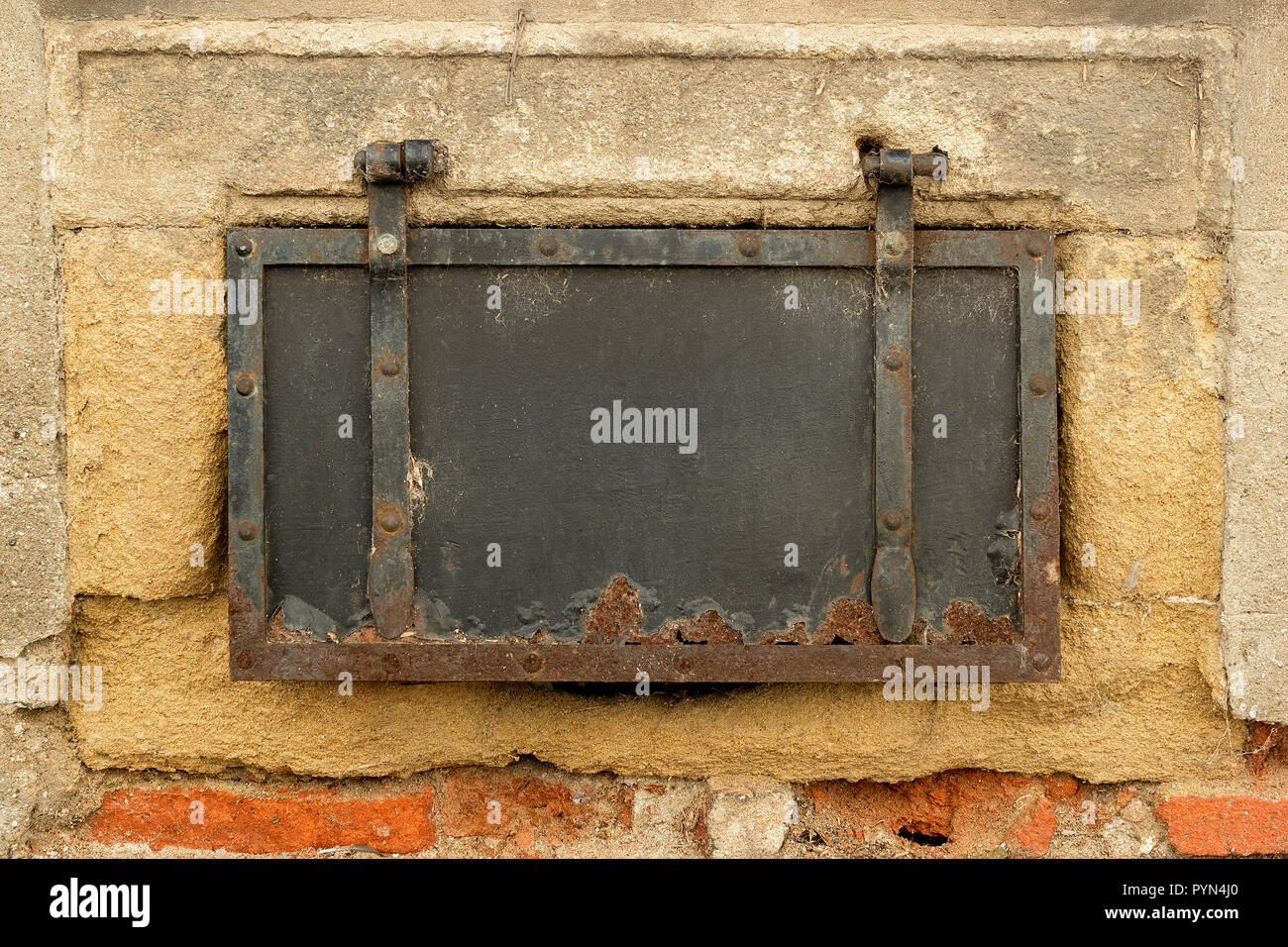 Hatch cover hi-res stock photography and images - Alamy