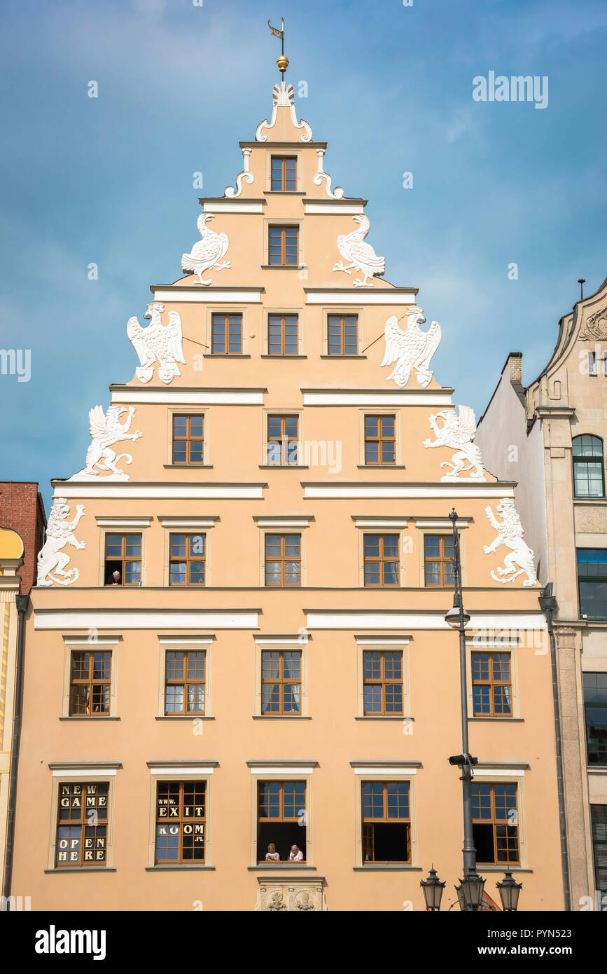 Gable roof hi-res stock photography and images - Alamy