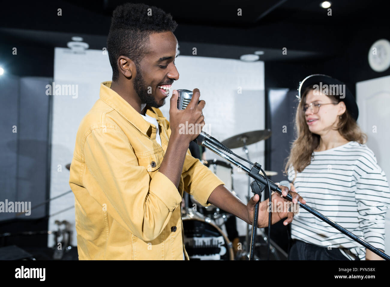 African man singing hi-res stock photography and images - Alamy