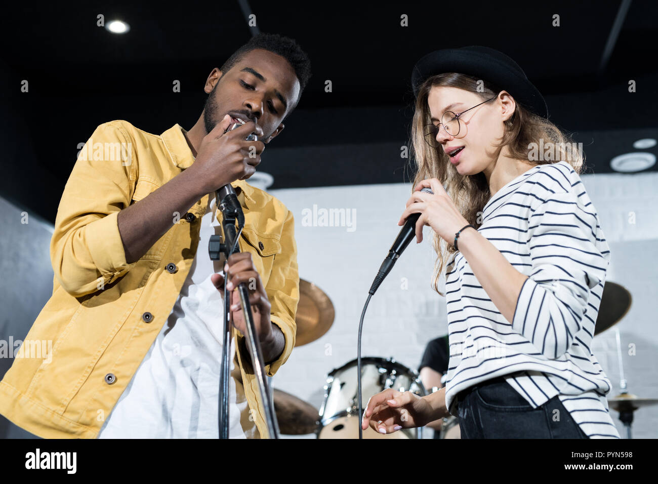 Music performance club african woman hi-res stock photography and ...
