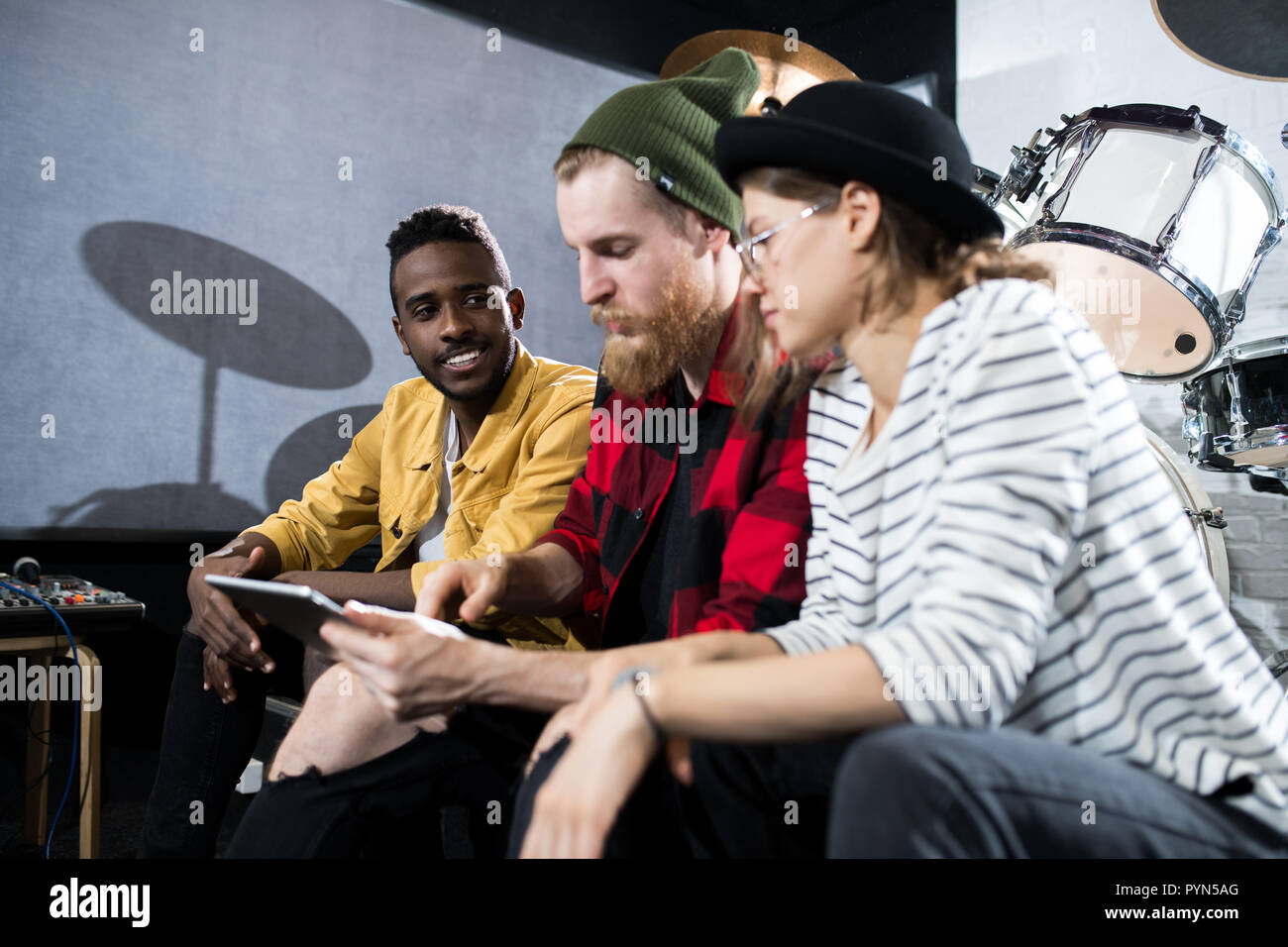 Young People Chilling Stock Photo - Alamy