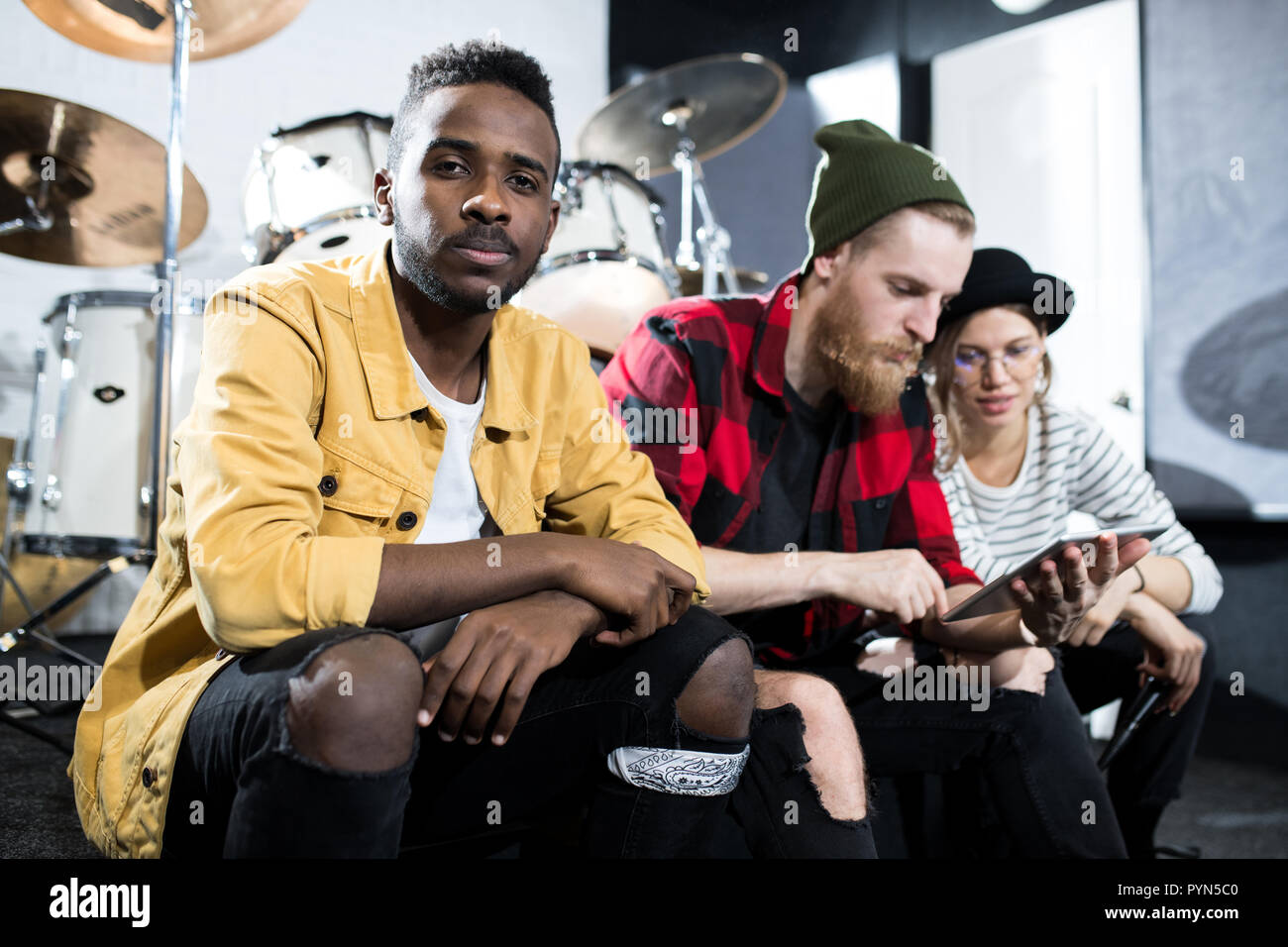 Three young people chilling hi-res stock photography and images - Alamy