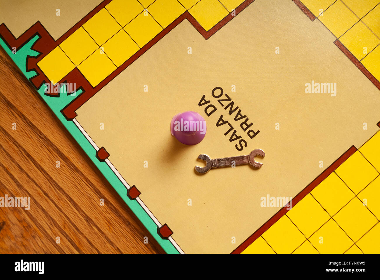 Cluedo box hi-res stock photography and images - Alamy