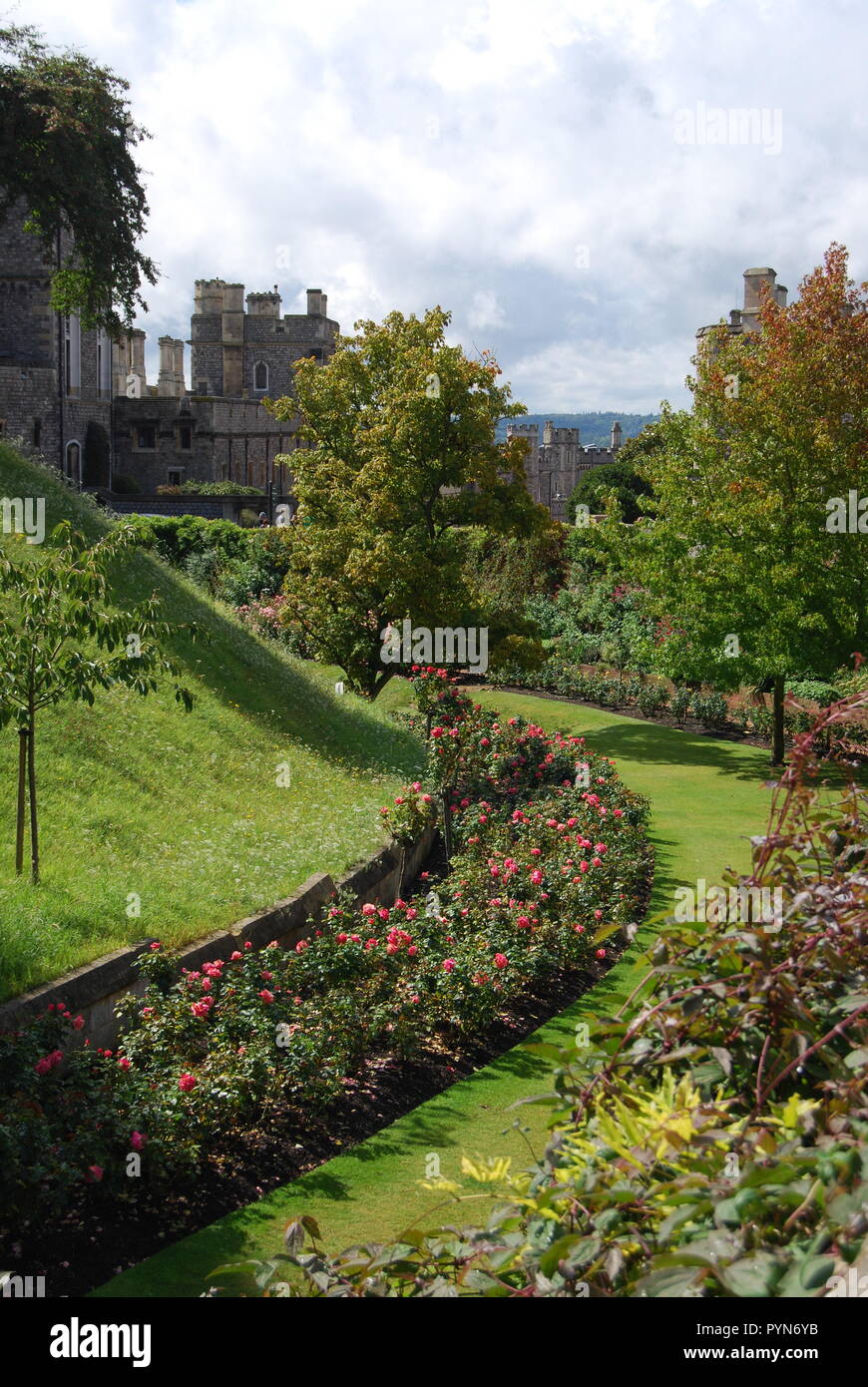 Windsor castle garden hi-res stock photography and images - Alamy