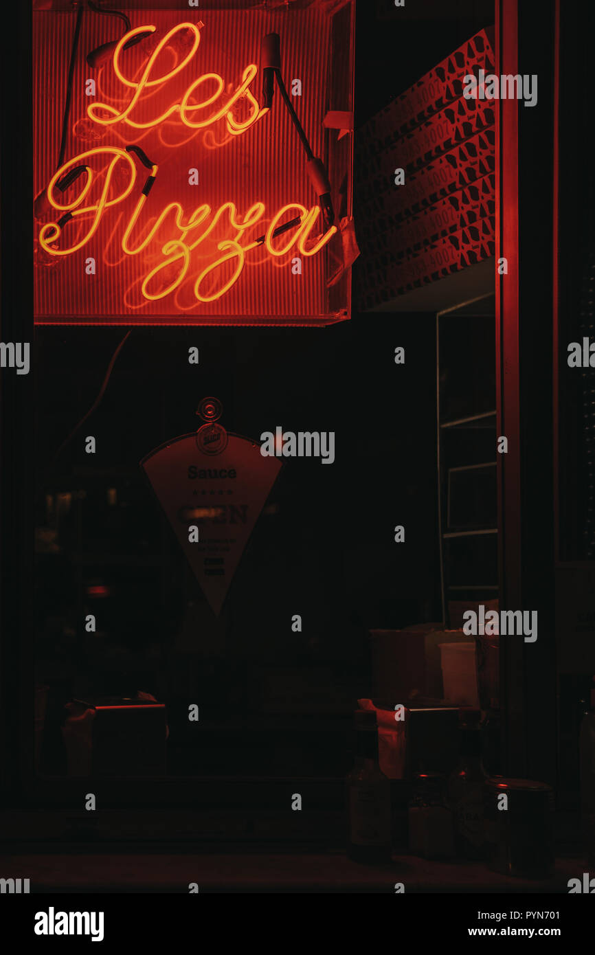 Illuminated pizza sign hi-res stock photography and images - Alamy