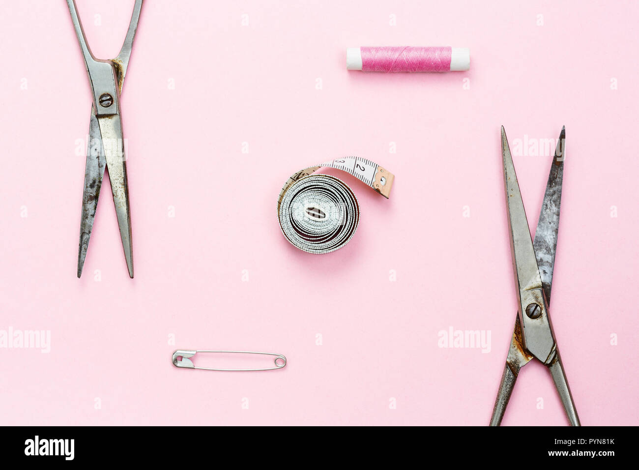 Scissors and string hi-res stock photography and images - Alamy