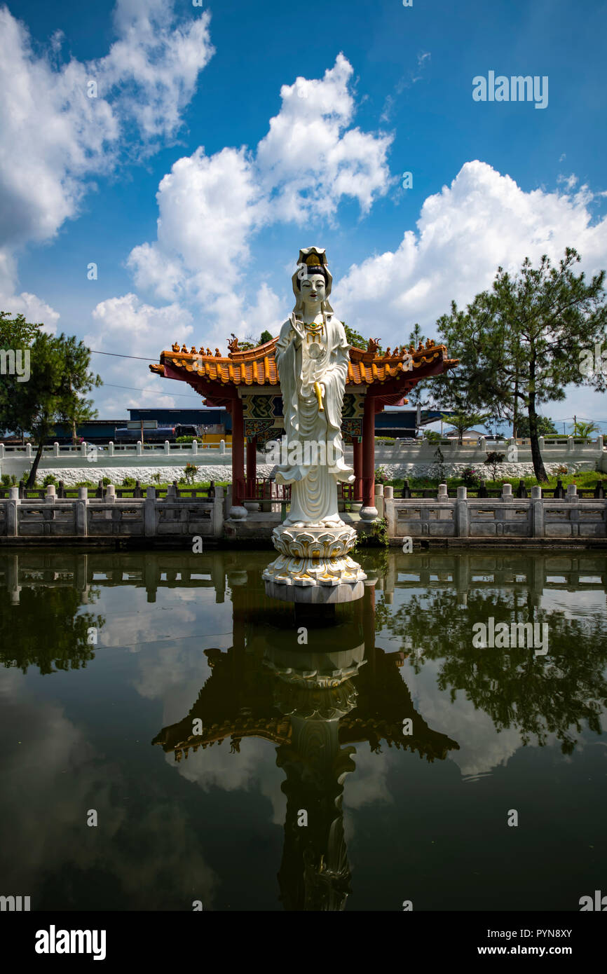Guanyin cave hi-res stock photography and images - Alamy