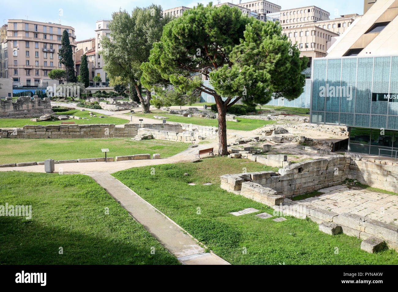 Roman docks hi-res stock photography and images - Alamy