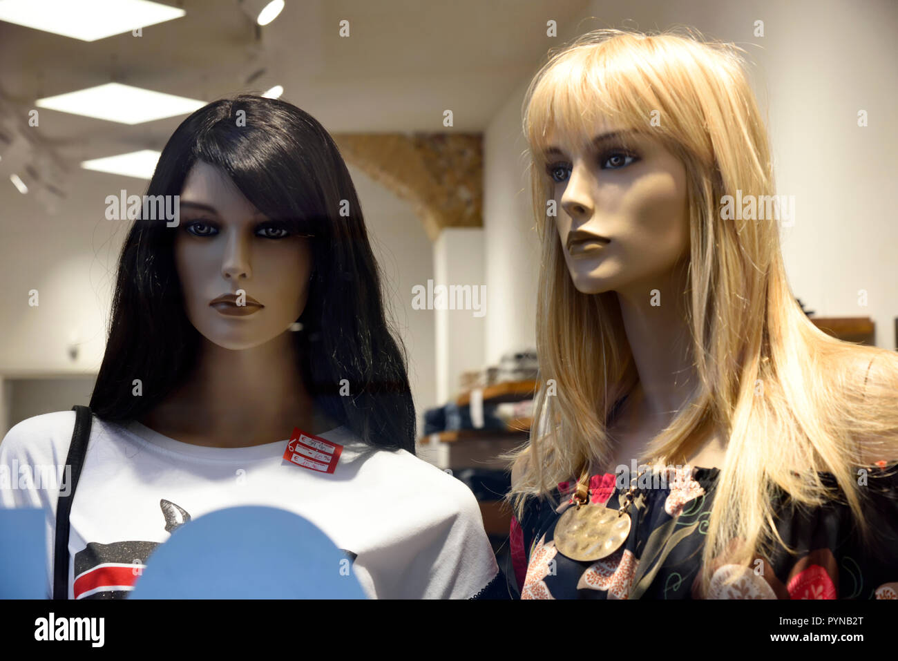 Dummy windows hi-res stock photography and images - Alamy