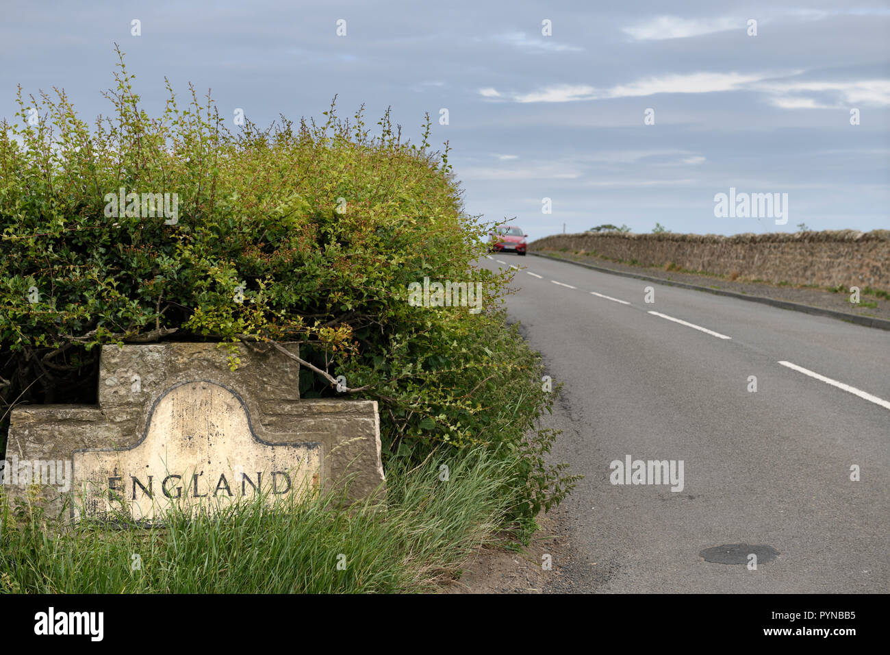 England border road sign hi-res stock photography and images - Alamy