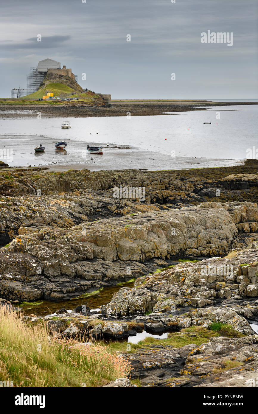 Lindisfarne holy island low tide hi-res stock photography and images ...