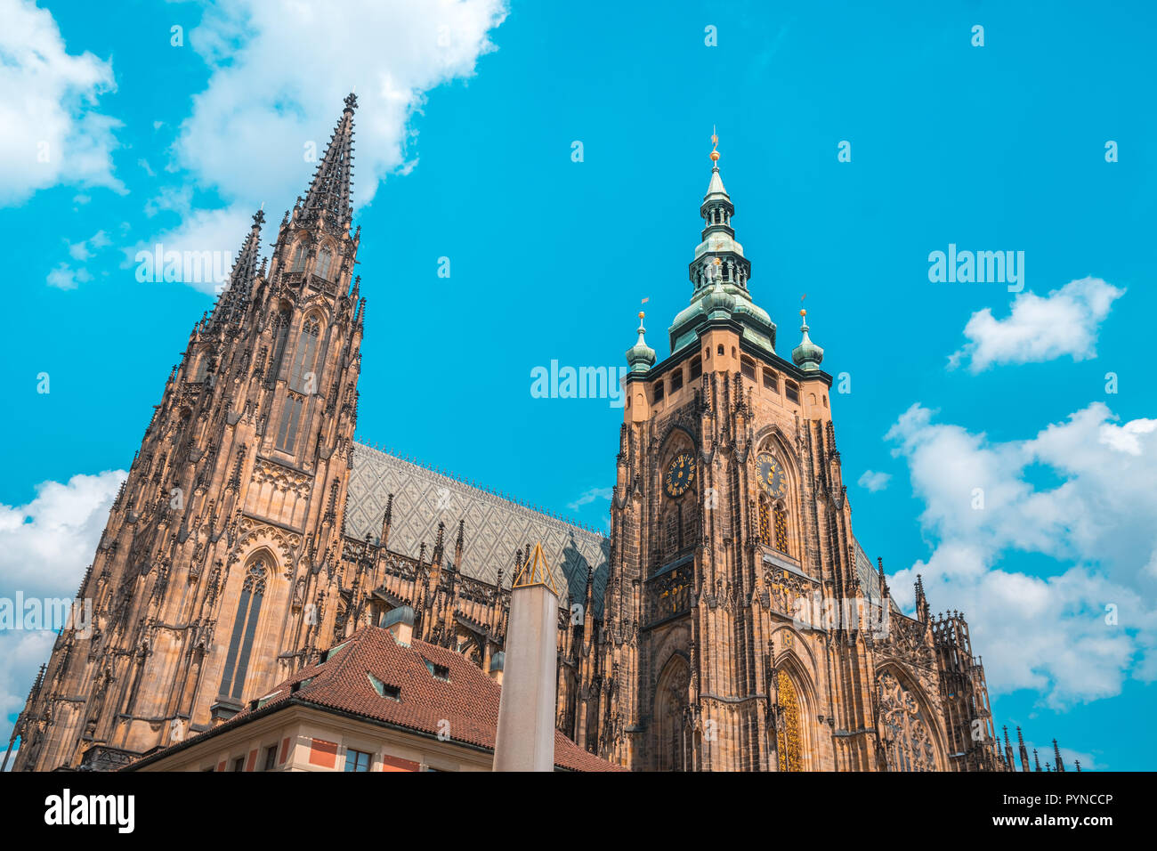 St. Vitus Cathedral in Prague in a beautiful summer day Stock Photo - Alamy