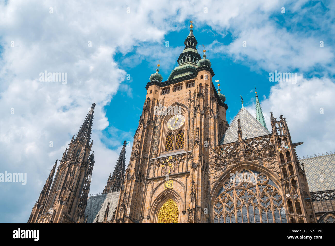 St. Vitus Cathedral in Prague in a beautiful summer day Stock Photo - Alamy