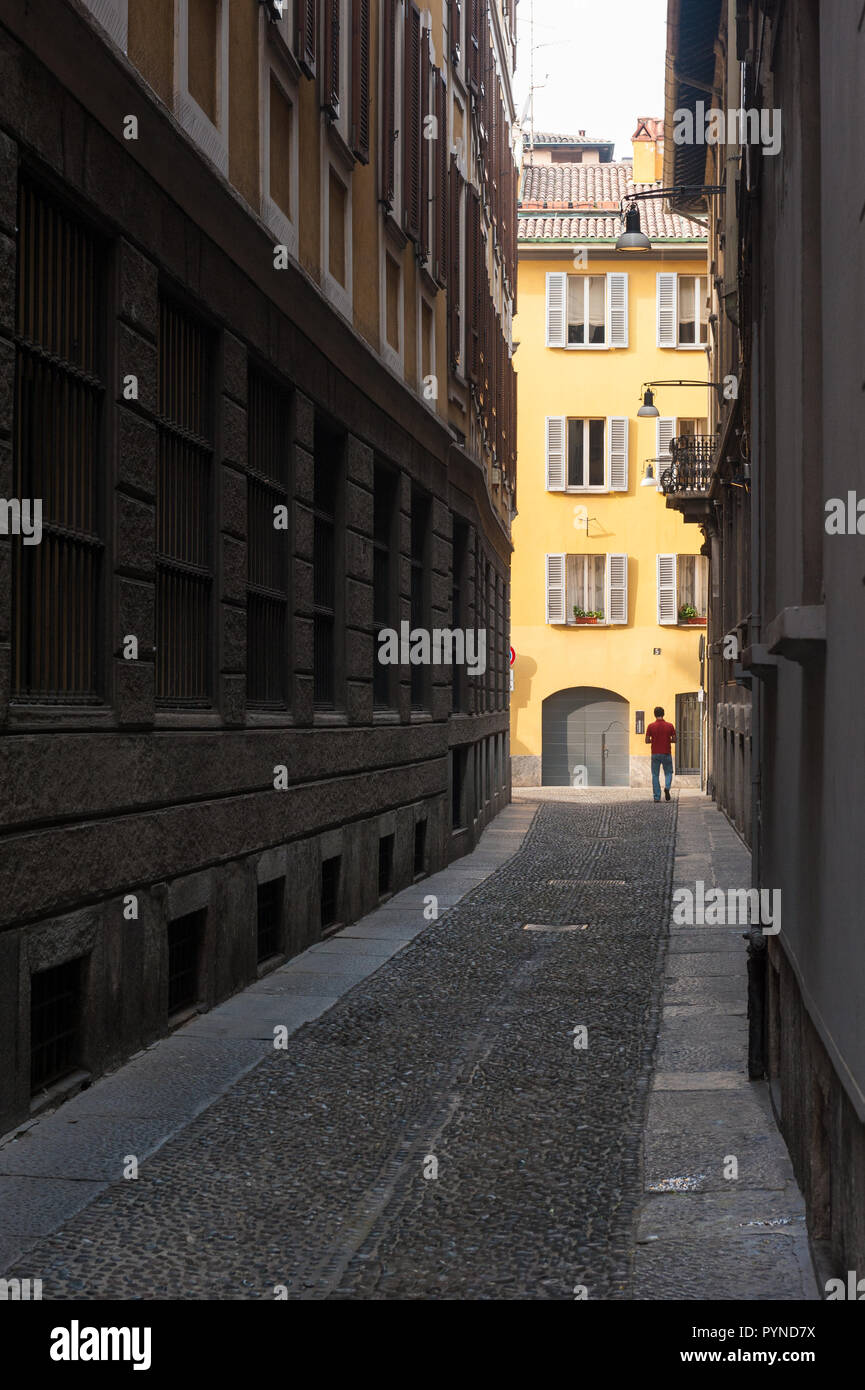Street scene in milan italy hi-res stock photography and images - Alamy