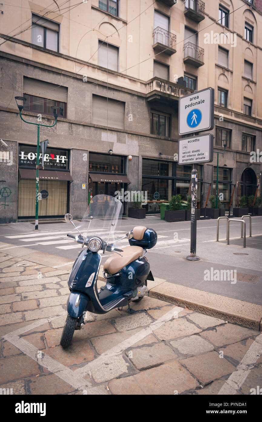 Moped transport, Milan, Italy Stock Photo - Alamy