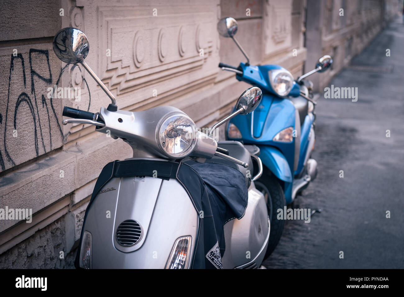 Moped transport, Milan, Italy Stock Photo - Alamy