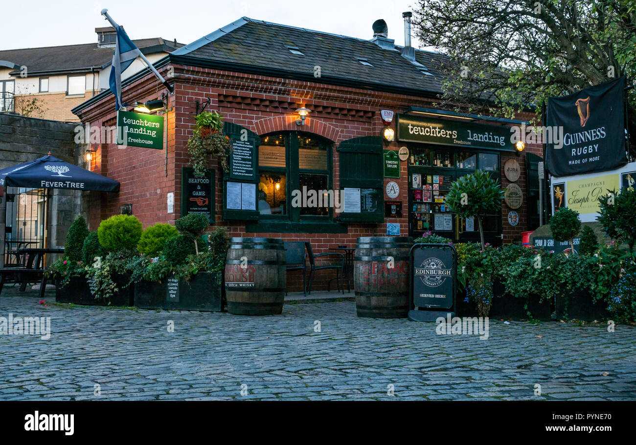 Public street lights hi-res stock photography and images - Alamy