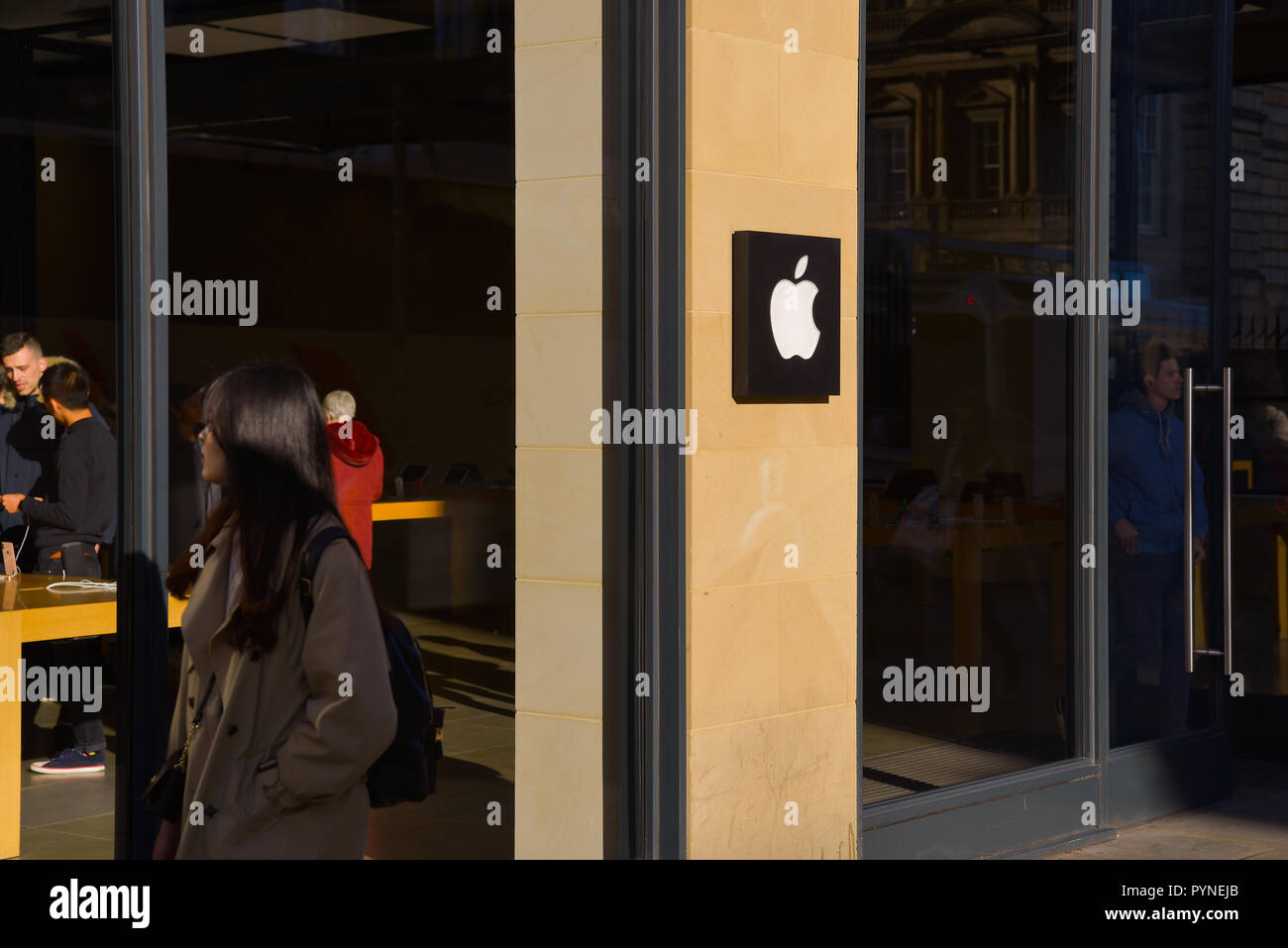 Apple store in edinburgh hi-res stock photography and images - Alamy