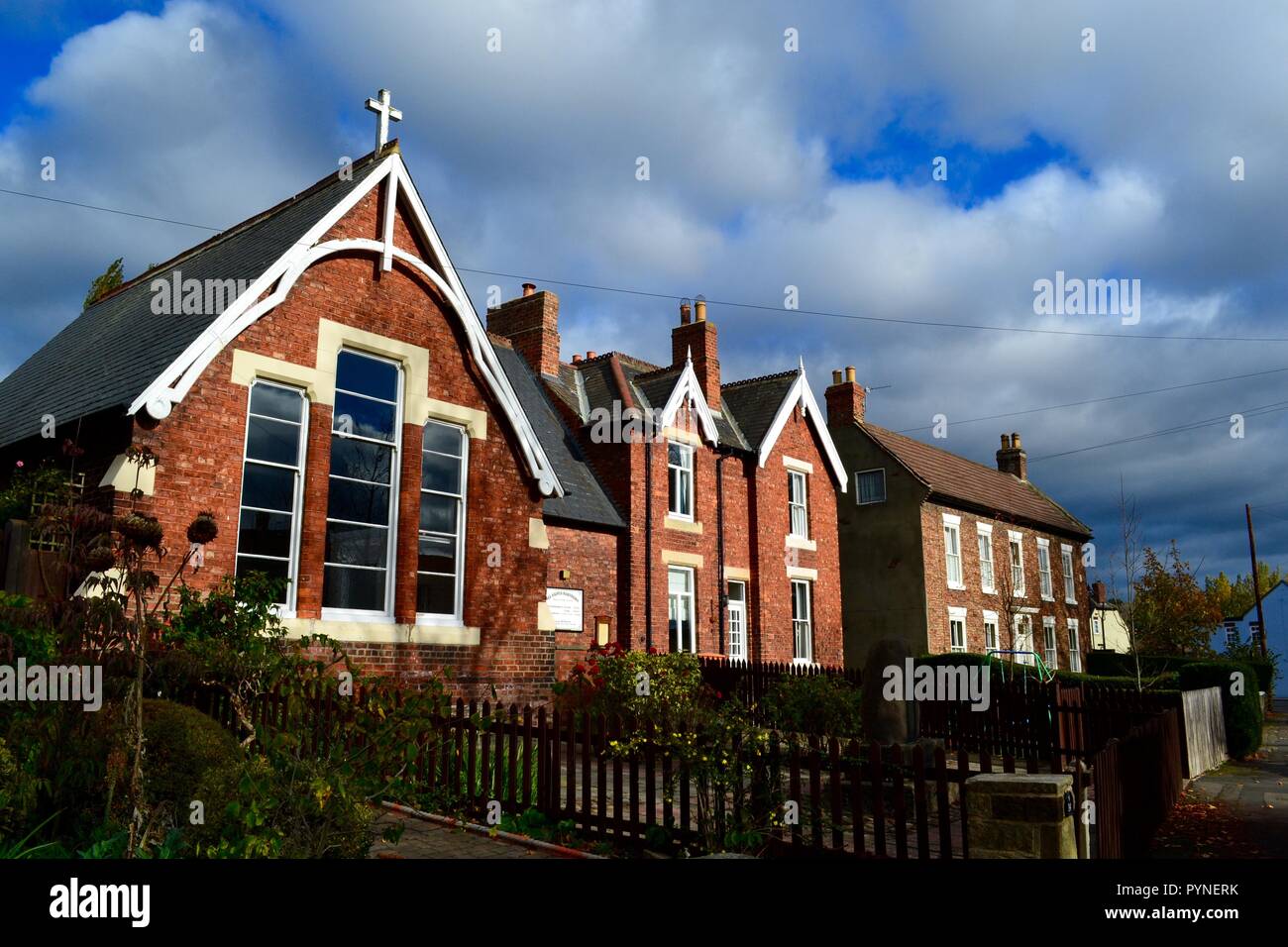 British stone building hi-res stock photography and images - Alamy